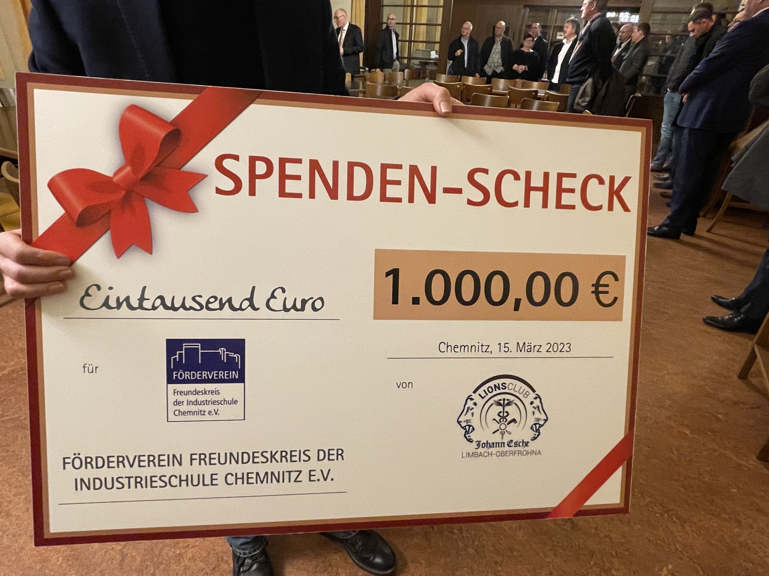 Lionsclubs im Doppelpack - Unterstützung der Industrieschule Chemnitz ...